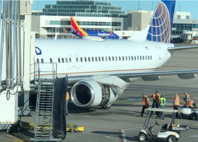 United Flight Returns to Airport with Engine Cowling Issue | Aviation ...